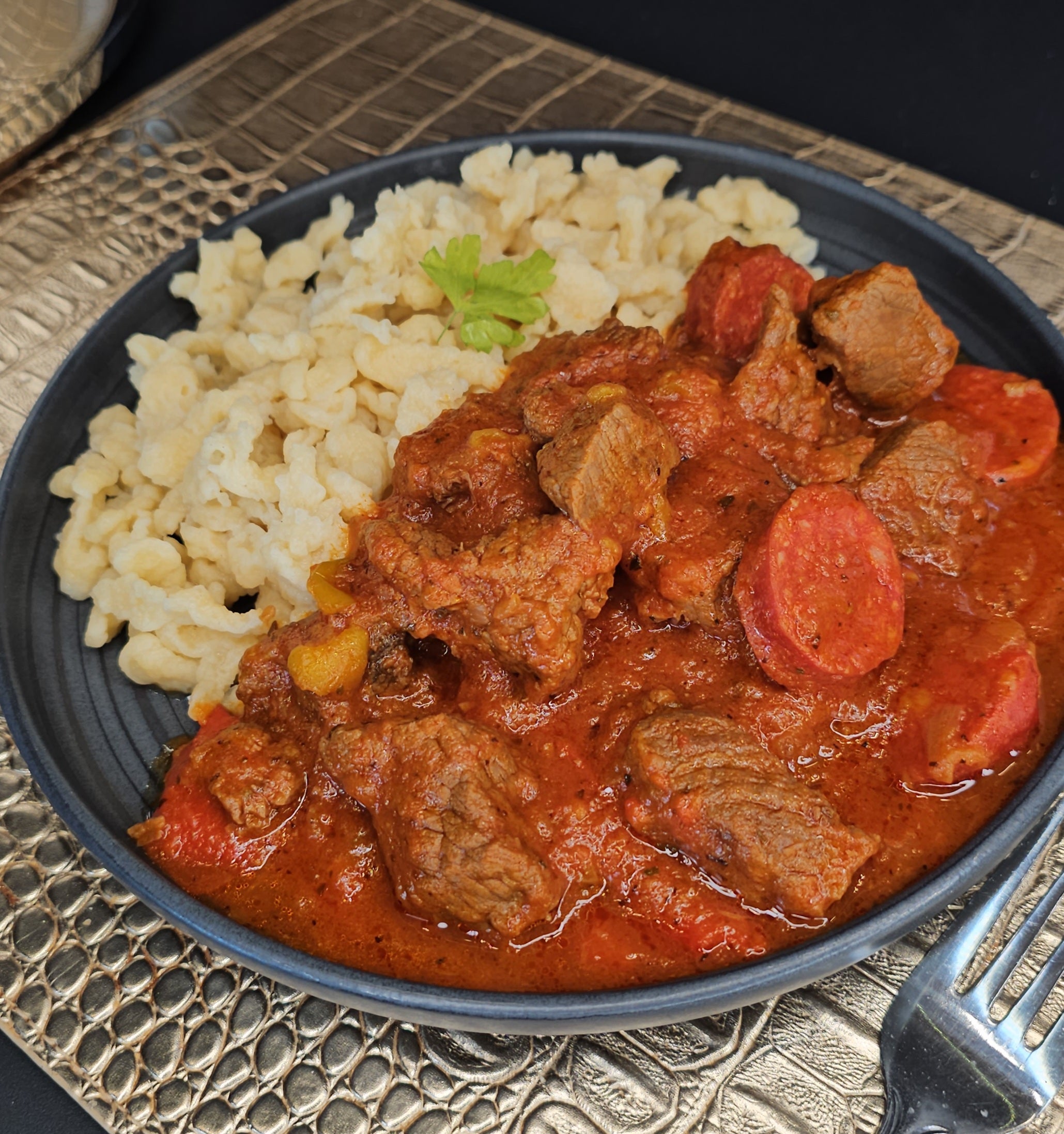 Pörkölt – Ungarisches Fleischragout – Einfach Lecker